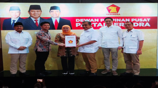 Khofifah-Emil Dardak Daftar Pilgub Jatim ke KPU 28 Agustus | kumparan.com