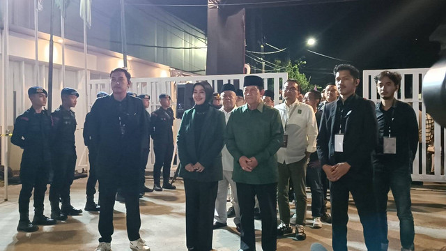 Acep Adang-Gita KDI Resmi Daftar Pilgub Jabar | kumparan.com