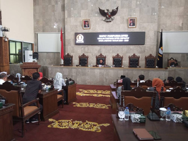 DPRD Kabupaten Cirebon Tetapkan 4 Pimpinan Definitif Periode 2024-2029 | kumparan.com