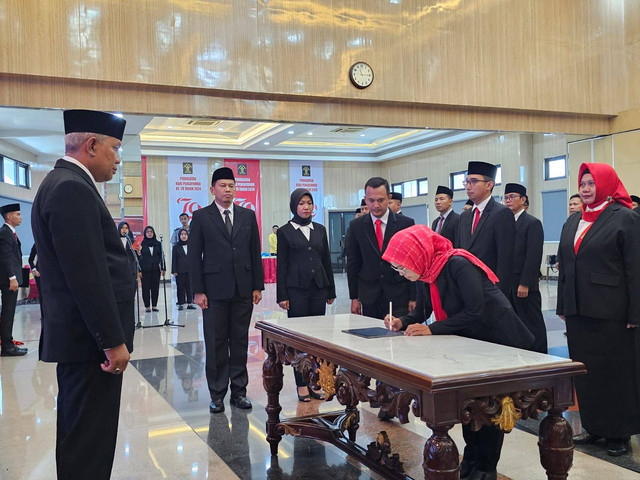 Kakanwil Kemenkumham Jateng Lantik PPNS, MPDN, & Notaris Pengganti | kumparan.com