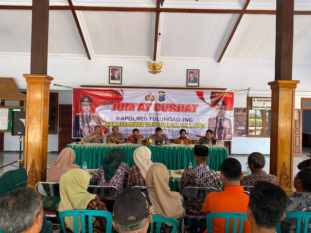 Serap Aspirasi, Polres Tulungagung Gelar Jumat Curhat di Balai Desa Kalidawir | kumparan.com