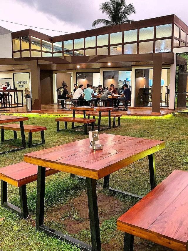 Moore Coffee and Pastry: Cafe Berkonsep Industrial dan Open Space yang ...