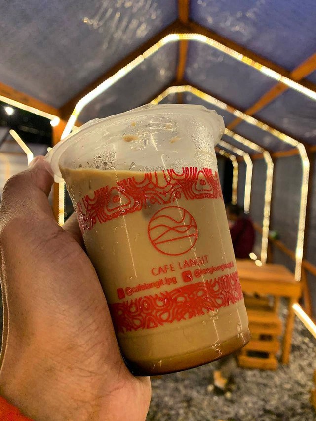 Menikmati Aneka Minuman dengan Kesejukan Alam di Cafe Langit Bandar ...