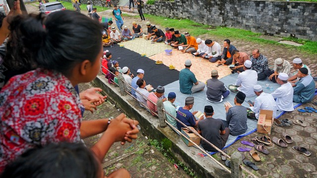Foto: Tradisi Sedekah Kampung Jelang Ramadhan di Palembang | kumparan.com