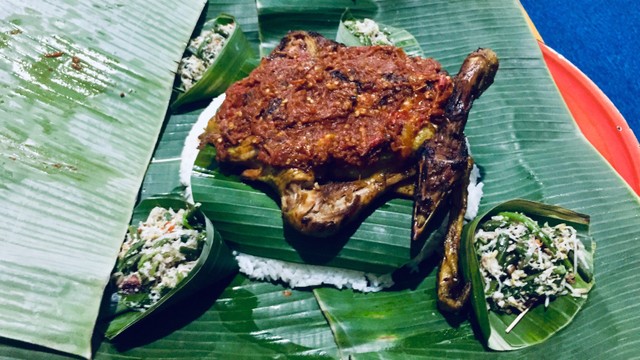 Melihat Bukber Ala 'Megibung' di Bali Usai 2 Tahun Absen Akibat COVID ...