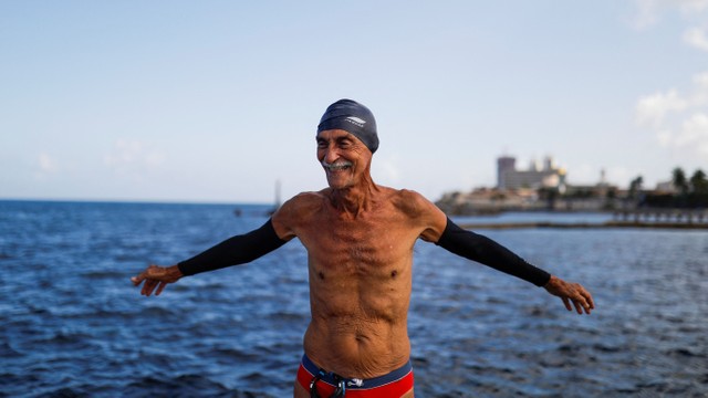 Foto: Kuba Cabut Lockdown COVID-19, Lansia Bisa Beraktivitas Lagi ...