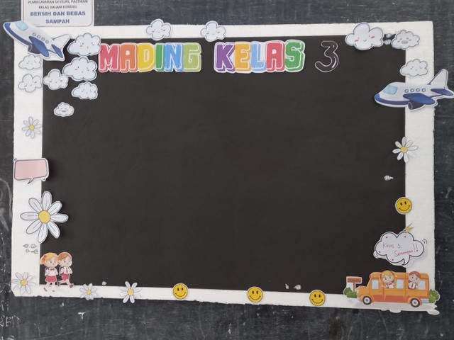 Tiga Mahasiswa Kampus Mengajar Kenalkan Majalah Dinding pada Siswa ...