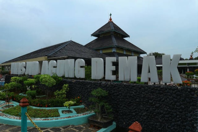 Mengenal Moh Limo, Ajaran Sunan Ampel dalam Menyebarkan Islam ...