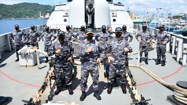 KRI Diponegoro 365, Kapal Penjaga Perbatasan Sandar di Dermaga Satrol ...