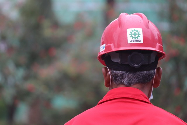 Mengenal 7 Warna Helm Proyek beserta Tanggung Jawabnya | kumparan.com