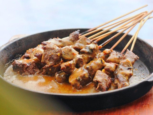 Restoran Hotel Ini Sajikan Aneka Sate Khas Indonesia, Ada Sate 1 Meter ...