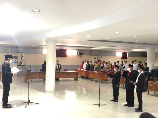 PAW DPRD Sintang: Agustinus Gantikan Tuah Mangasih, Ardi Gantikan ...