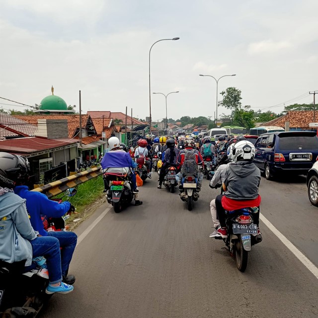 Cerita Pemotor Mudik Via Arteri Cikampek, Tertolong Banyak Pos Istrirahat | kumparan.com