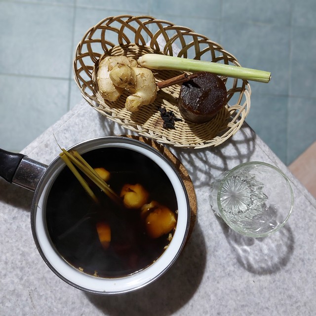 Menjajal Resep Jamu Pokak ala Mensos Risma, Minuman Sehat buat Jaga ...
