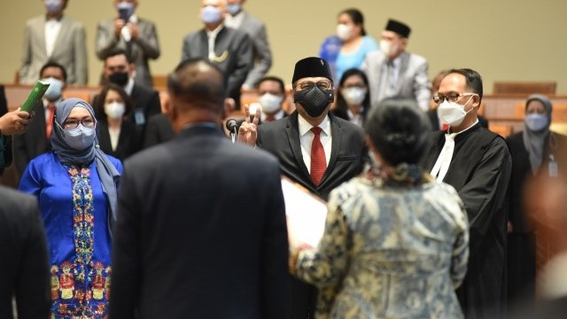 Profil Harvey Malaihollo, Anggota DPR yang Nonton Video Porno Saat Rapat | kumparan.com