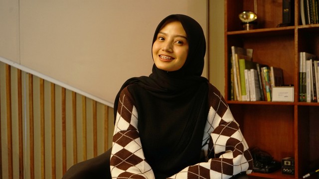 Isi Soundtrack Film 'The Other Side', Bunga Delia Kenalkan Lagu 'Kini ...