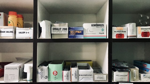 Ini 5 Pertanyaan yang Wajib Kamu Tanyakan ke Apoteker Sebelum Minum ...