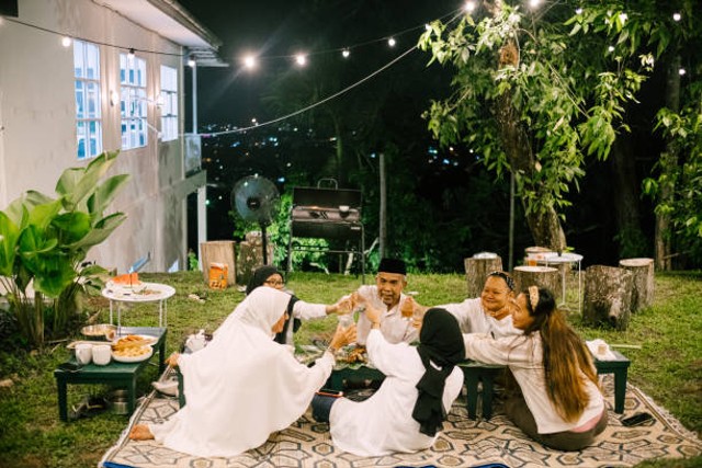 4 Puisi tentang Teman yang Selalu Ada | kumparan.com