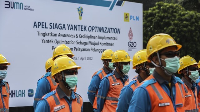 Gaji Karyawan PLN dan Program Penunjang Kinerja Pegawainya | kumparan.com
