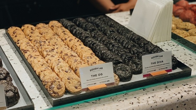 Toko Kue Dough Lab Buka Gerai di Surabaya, Bisa Coba Chewy Cookie ala ...