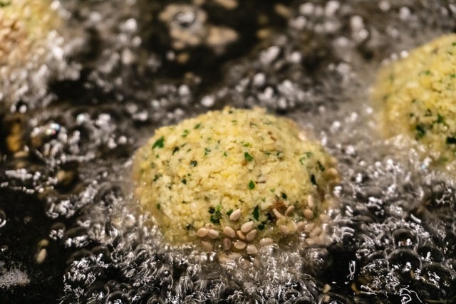 Pengertian Teknik Deep Frying dan Cara Memasaknya dengan Benar ...