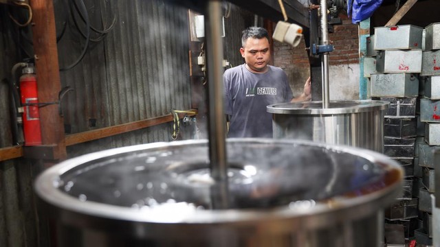 Foto: Melihat Proses Pembuatan Cincau yang Laris Saat Ramadan ...