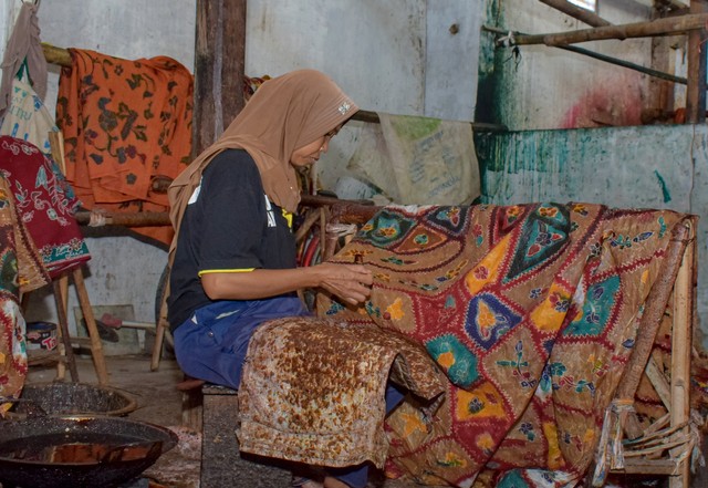 Foto: Melihat Aktivitas Perajin Batik Tegalan di Desa Bengle | kumparan.com