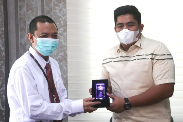 NIK Jadi NPWP, Bupati Roby Minta Pendampingan KPP Bintan | kumparan.com NIK Jadi NPWP, Bupati Roby Minta Pendampingan KPP Bintan | kumparan.com
