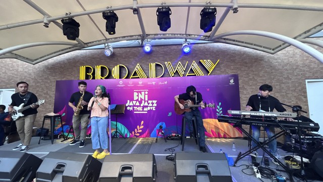 IDGITAF dan Nadin Amizah Tampil Syahdu di BNI Java Jazz On The Move ...
