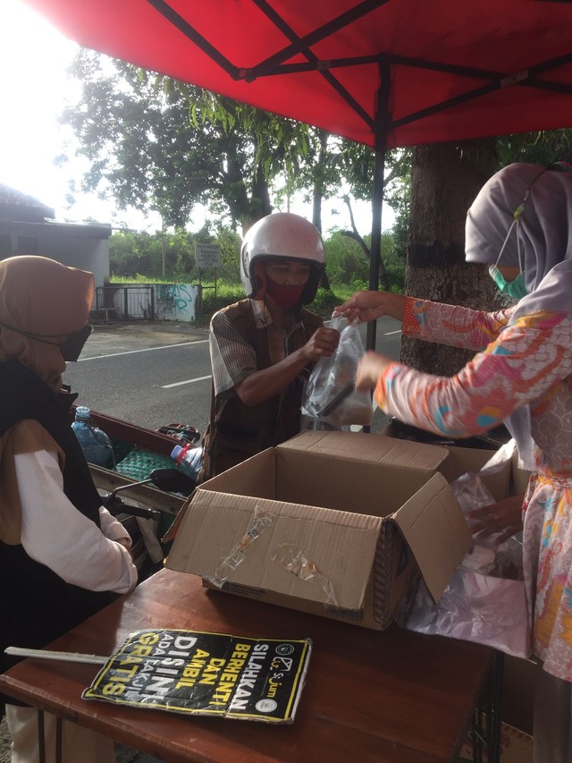 Keutamaan berbagi takjil di bulan Ramadhan, double-double pahalanya ... Keutamaan berbagi takjil di bulan Ramadhan, double-double pahalanya ...