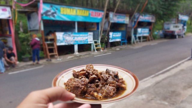 Mencicipi Rica-Rica Menthog Mas Gethok, di Hutan Karet Karanganyar ...