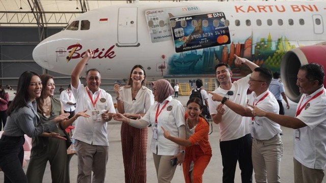 Kerja Sama Kartu Co-Brand BNI - Lion Air Group Dipamerkan di Badan ...