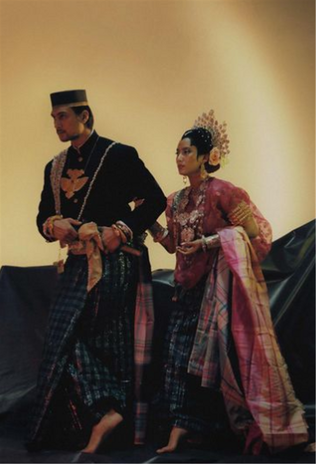 Keunikan Pakaian Adat Bugis yang Dipakai Selebritis di Hari-hari ...
