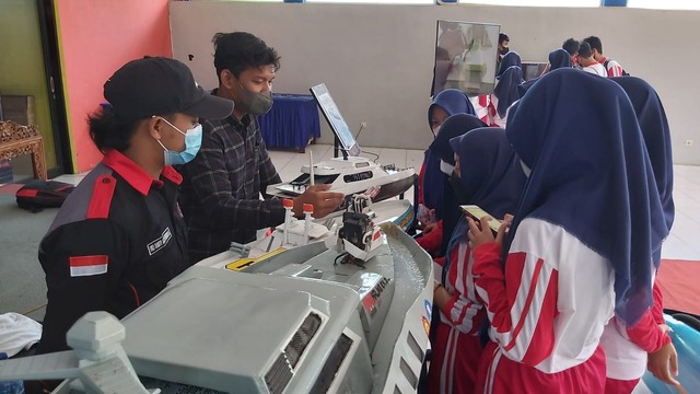 SMAN 8 Kota Malang Tingkatkan Kepedulian Siswa Terhadap Lingkungan ...