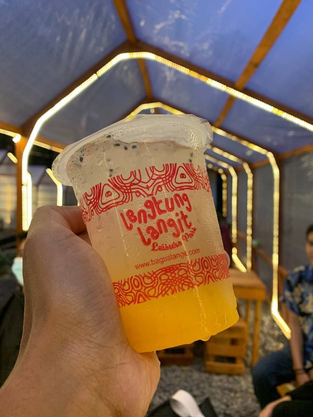 Menikmati Aneka Minuman dengan Kesejukan Alam di Cafe Langit Bandar ...