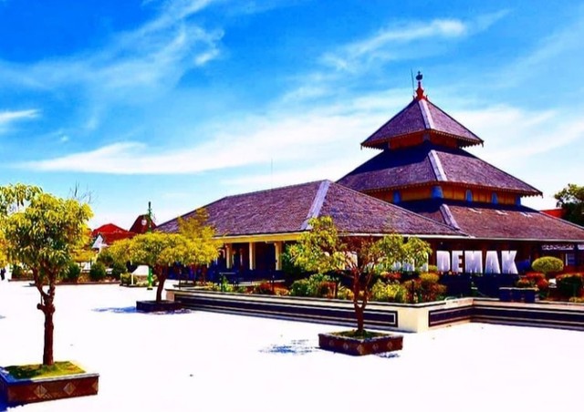 Masjid Tertua di Indonesia, Kenali Sejarah Islam Melalui 5 Bangunan Ini ...