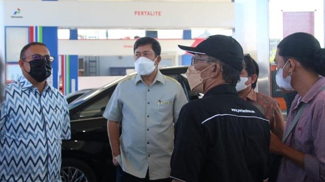 Sidak ke SPBU, Andre Rosiade dan Dirut Pertamina Patra Niaga Cek ... Sidak ke SPBU, Andre Rosiade dan Dirut Pertamina Patra Niaga Cek ...
