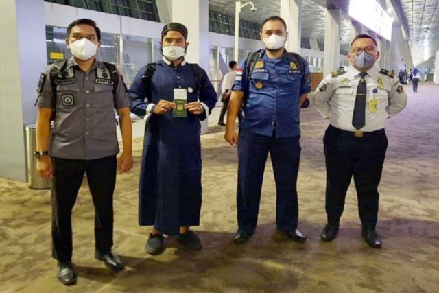 2 WNA Asal Pakistan yang Kerap Minta Sumbangan di Sampit Dideportasi | kumparan.com