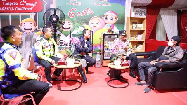 Kisah Kakek Dedi, Demi Mudik Rela Kayuh Sepeda Ontel dari Bekasi ke ... Kisah Kakek Dedi, Demi Mudik Rela Kayuh Sepeda Ontel dari Bekasi ke ...