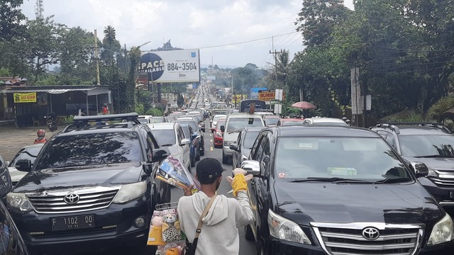 Serba-serbi Long Weekend: Puncak Macet Parah; Wisata di Surabaya Dibatasi | kumparan.com