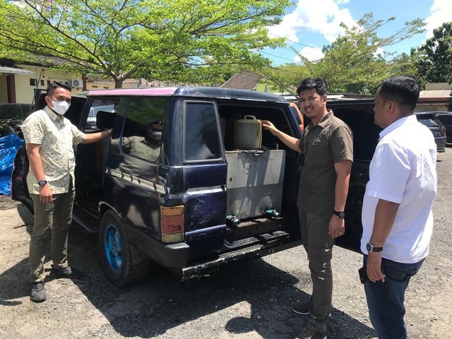 Timbun 1 Ton BBM Solar dari Sumsel, Pria asal Way Kanan Ini Diamankan ... Timbun 1 Ton BBM Solar dari Sumsel, Pria asal Way Kanan Ini Diamankan ...