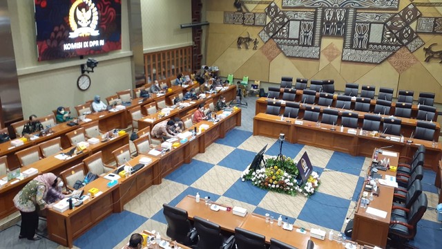 Profil Harvey Malaihollo, Anggota DPR yang Nonton Video Porno Saat Rapat | kumparan.com