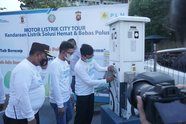 Kampanyekan Electrifying Vehicles, PLN Kalbar Gelar Motor Listrik City ...