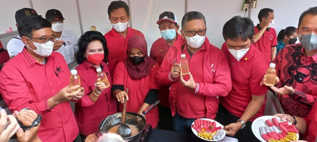 Sekjen PDIP Demo Masak Tanpa Minyak: Sudah Diajarkan Bung Karno ...