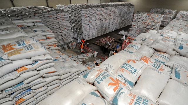 500 Ton Beras Hilang dari Gudang Bulog di Pinrang, Polisi Selidiki | kumparan.com