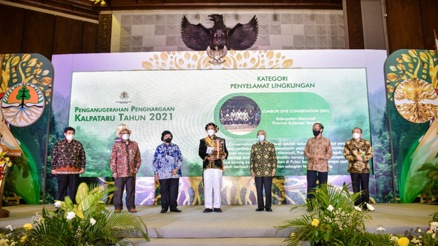 10 Pejuang Lingkungan Terima Penghargaan Kalpataru dari KLHK | kumparan.com