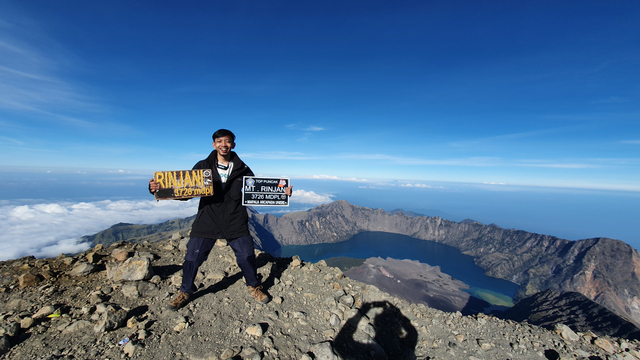 Solo Hiking ke Gunung Rinjani: Porter, Kabut, Monyet, Jurang dan Sisa ...