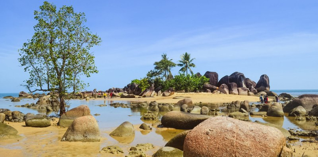 Keindahan Temajuk sebagai Destinasi Wisata Perbatasan Negara | kumparan.com