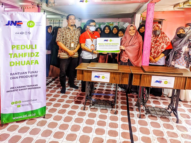 Bantuan untuk Tahfidz di Hari Santri Nasional oleh PT. JNE Tarakan - IZI Kaltara | kumparan.com