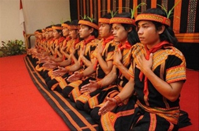 Pengertian Tari Berkelompok dan Contohnya | kumparan.com